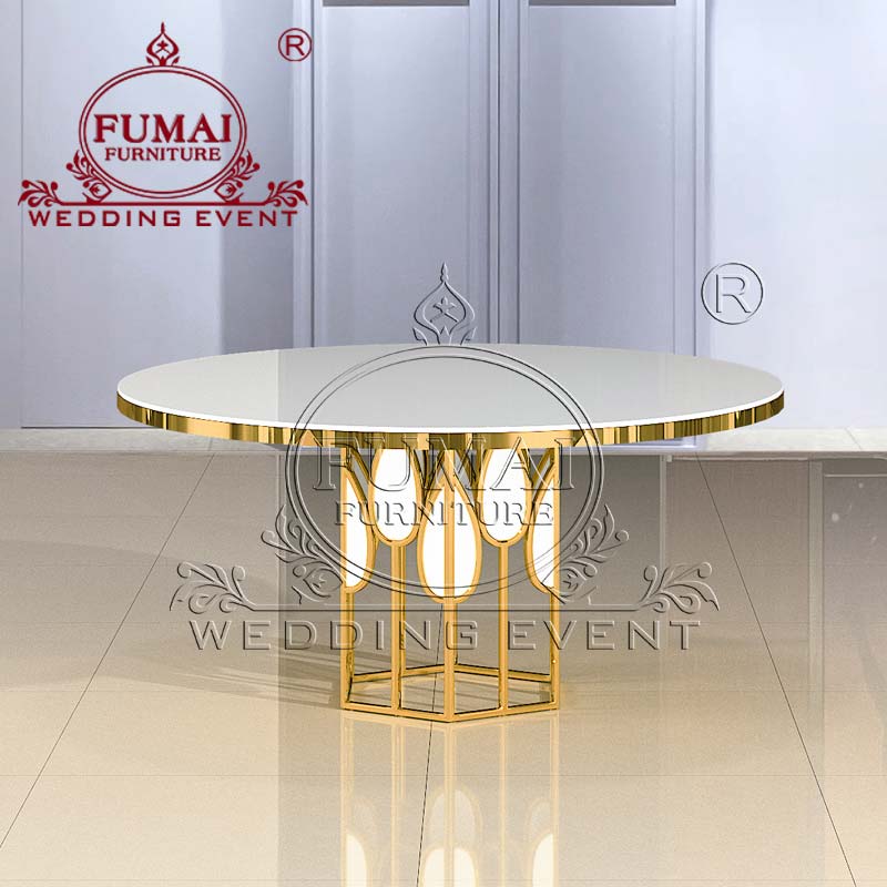 Graceful Gold Wedding Table For A Dreamy Reception - Fumai